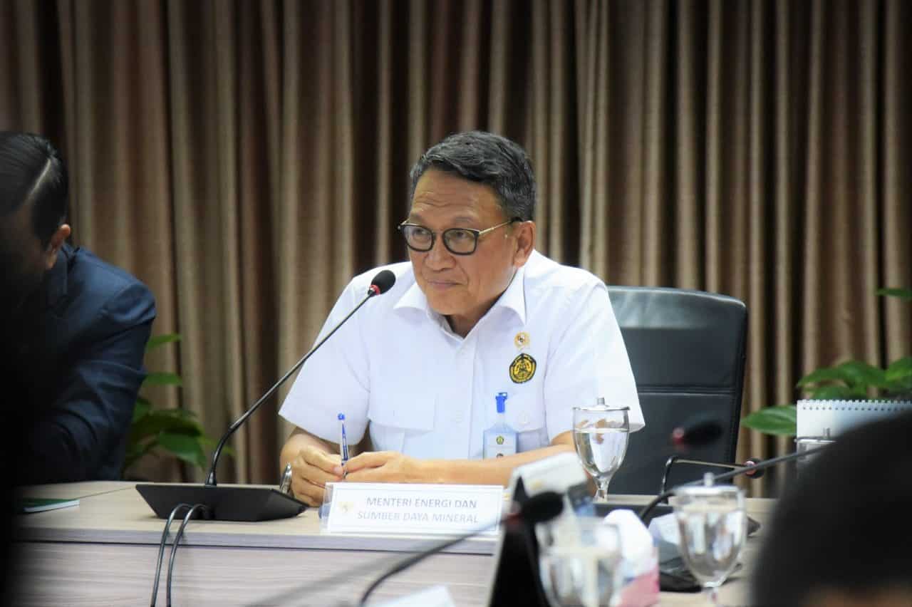 Menko Bidang Kemaritiman dan Investasi Luhut B. Pandjaitan Memimpin ... Menko Bidang Kemaritiman dan Investasi Luhut B. Pandjaitan Memimpin ...